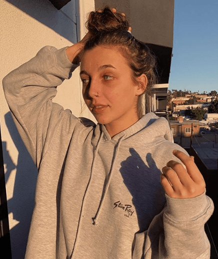 Emma Chamberlain Bio, Age, Boyfriend, Family and Photos