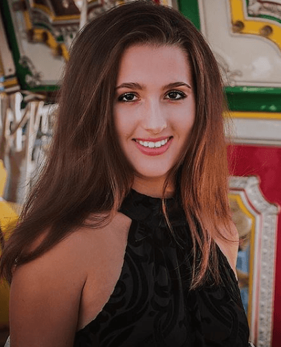 Ally Woodard Bio, Age, Boyfriend, Family, Education, Career, Net Worth