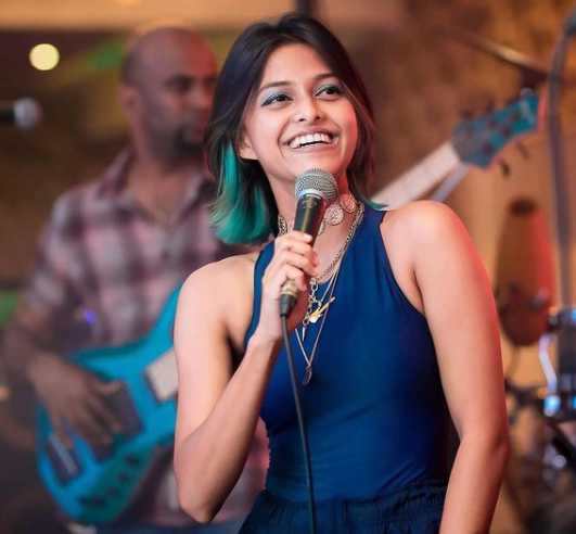 Yohani Wiki/Bio, Age, Boyfriend, Family, Songs, Success, Career, Photos