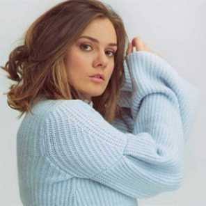 Emelie Hollow Wiki/Bio, Career, Music, Singles, Album